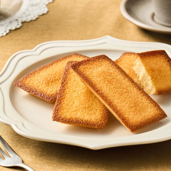 外は香ばしく軽やかに焼き上げ、中はしっとりとした食感のフィナンシェ。アーモンドプードルの豊かな香りとやさしい甘みが口いっぱいに広がり、一口ごとに満たされる上品な味わいです。日常のご褒美にも、大切な方へのギフトにもふさわしい上質なひと品に仕上...