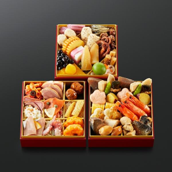 【ご予約は12/26(土) 15時まで】 ミニサイズのお重に、和洋の食材をギュッと盛り込みました。見た目もかわいい多彩な味わいのおせちです。●特定原材料：えび・小麦・卵・乳成分・魚介類●お重内寸(mm)：縦145×横145×高さ42●お重材...