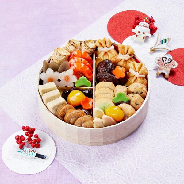 【ご予約は12/20(日) 15時まで】素材の味や風味を活かし、だしを利かせて煮含めました。中までしっかりと味を含ませた煮物が中心ですので、他のおせちとご一緒に楽しむことも出来ます。解凍後に電子レンジで温めていただくと、ほっくりとした食感が...