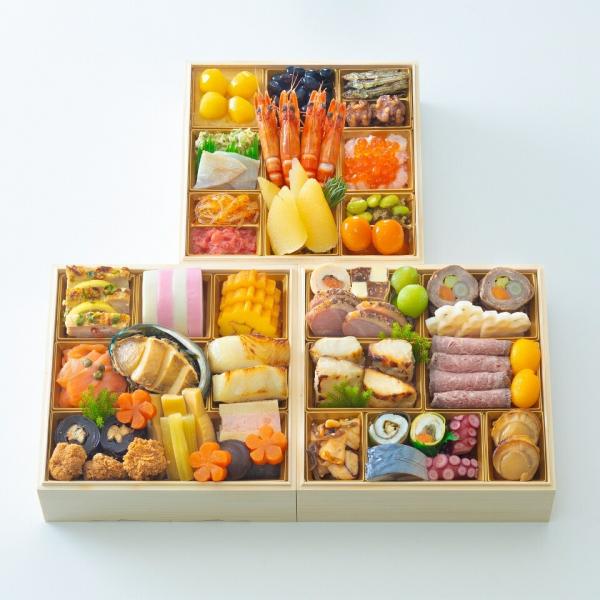 【ご予約は12/26(土) 15時まで】 海の幸をはじめ、吟味された食材を贅沢に盛り付けました。伝統の味と技が光る和風おせち。●特定原材料：えび、くるみ、小麦、卵、乳成分●お重内寸(mm)：縦204ｘ横204ｘ高さ42●お重材質：木●温度帯...