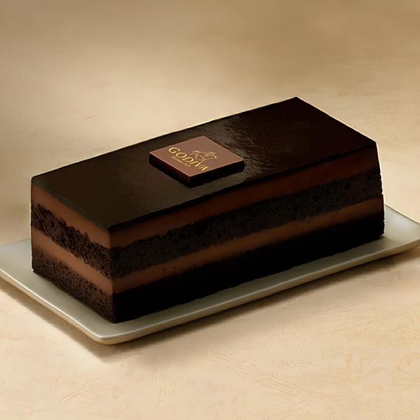 【ご予約は12/11(金) 15時まで】ゴディバのシェフが、チョコレートの奥深い味わいと食感の絶妙なハーモニーにこだわって仕上げた、シンプルかつ洗練されたチョコレートケーキです。ダークチョコレートを贅沢に使ったガナッシュとジェノワーズが4段...