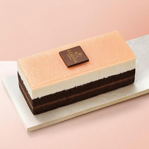 【ご予約は12/11(金) 15時まで】クリームチーズのムースとカカオの力強さが紡ぐ、ゴディバならではの至福のマリアージュ。クリームチーズのムースは、やさしく軽やかなチーズの風味から始まり、口の中でふわりと広がる爽やかさ。カカオフルーツのジ...
