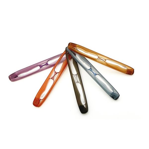 ■ポッドリーダー商品詳細サイズ ・フレーム全体幅：141mm　・レンズ片眼横幅：45mm　・レンズ縦幅：15mmフレーム厚み：7mm　・テンプル：135mm　・収納サイズ:135×18×7mmフレーム重量:12g■材質 フロント素材:合金テ...