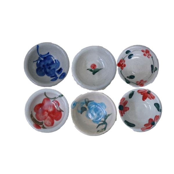 お香皿おまかせ3個セット♪　パターンは6つネイビー・ブルー・レッド・花柄やお皿の横にデザインのものなどこのうちの3個セットです♪お皿のカラーは選べません。コーンタイプのお香専用なのでスティックタイプには使用できません。ハンドメイドのため色が...