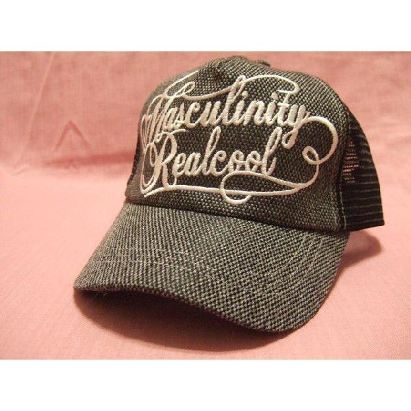 横浜最新Masculinity♪刺繍メッシュキャップグレー　 落ち着いたカラー高級感の有る素敵な一品です、ぜひ手にとって見て頂きたいと思います。大変インパクトが有り、これからのさわやかな季節にピッタリの男女兼用のキャップです。 あざやかな色...