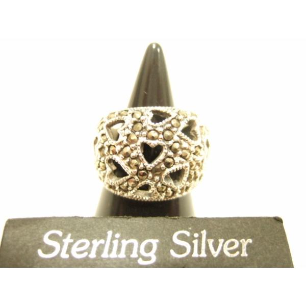 奇麗な作りのSILVER925銀製リング、やはり肌ざわりが違います、特別な一品如何でしょう。マーカサイトの天然石が埋め込まれた、高級感のある美しい造りの銀リングです！  美しいデザイン、大変綺麗な造りの心が癒される一品に成ります。素晴らしい...