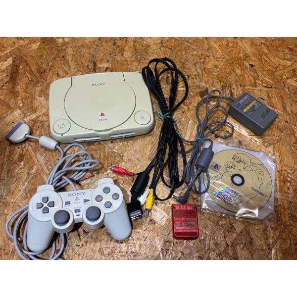 ゲーム動作確認問題ありません。できる限り清掃してあります。写真をよくご覧になってからご購入お願いします。写真にある物がすべてとなります。ソフトはケースなしのストリートファイターCollectionのDISC2のみゼロ2です。