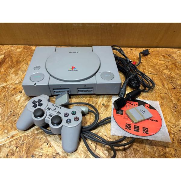 ゲーム動作確認問題ありません。できる限り清掃してあります。写真をよくご覧になってからご購入お願いします。写真にある本体、コントローラー、電源コード、AVケーブル、ソフト、メモリーのセットです。