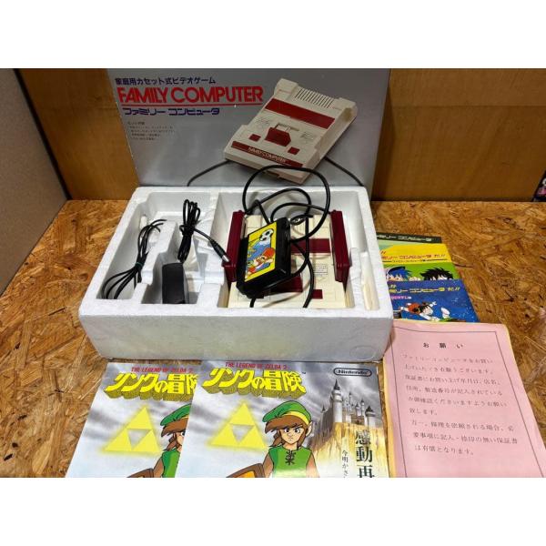 動作確認問題ありません。きれいな方かと思います。多少黄ばみあります。本体、コントローラー分解清掃です。本体、互換RFスイッチ、互換ACアダプター、箱のセット。先端が白色いケーブルがRFスイッチの代用品となります。箱は傷みあります。写真をよく...