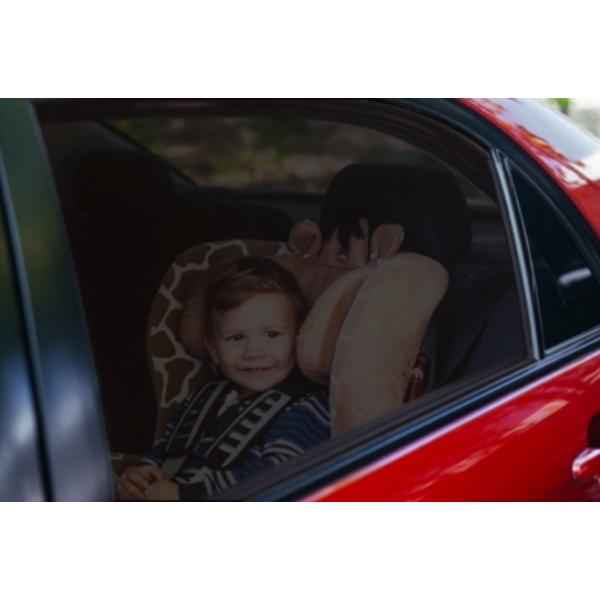 カーディーラー、施工専門店にて使用されているプロ用フィルム。商品サイズ：幅１,０７０ｍｍ×長さ３ｍ巻光学データ・紫外線カット率９９％・可視光線透過率１３％・遮蔽係数０．７２＊こちらの商品は佐川急便にて配送となり送料無料となります。（ただし北...