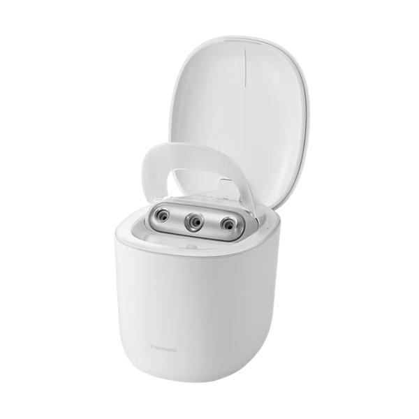 3つの吹出口だからこそ角度を変えて広がるスチームに左右と中心のスチームがでる方向を変えることによって、顔全体への広がりに加え、首・デコルテまで。【仕様・スペック】電源方式：交流式スチーム・ミストの種類：ナノサイズ濃密トリプルスチームスチーム...