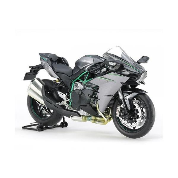 川崎重工業の技術を結集して開発されたスーパーバイク、Ninja H2 CARBONの2018年型を再現した1/12スケールのプラスチックモデル組み立てキットです。●全長174mm、全幅76mm、全高96mm。●スーパーチャージャーを装備した...