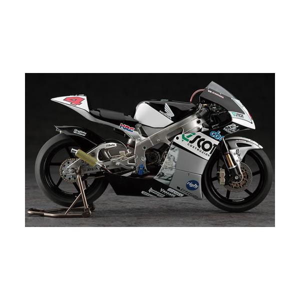 2009年で終止符を打った世界グランプリ250CCクラスより、2009世界チャンピオンとなって歴史にその名を刻んだ、日本人ライダー「青山博一選手」のホンダRS250RWをキット化！実車取材に基づき、そのフォルムを正確に再現。カウリングを外し...