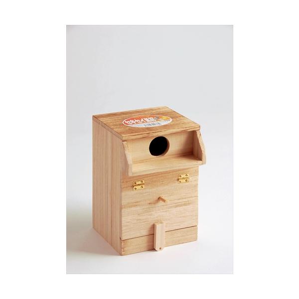 セキセイインコに最適な形状の巣箱です。下部の扉が開閉でき、ストッパーもついています。