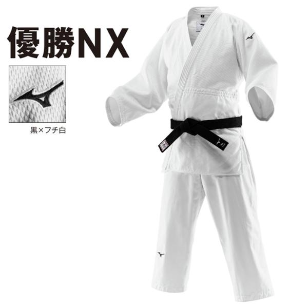 優勝NX優勝TOPに使用されている設計を採用し、公認柔道衣の着心地に近づけています。■優勝シリーズ（警察学校・高校生・中学生・小学生）■選手用■IJF主催国際大会・全柔連主催指定大会使用可■上衣：背継二重織　綿65％　ポリエステル35％■パ...