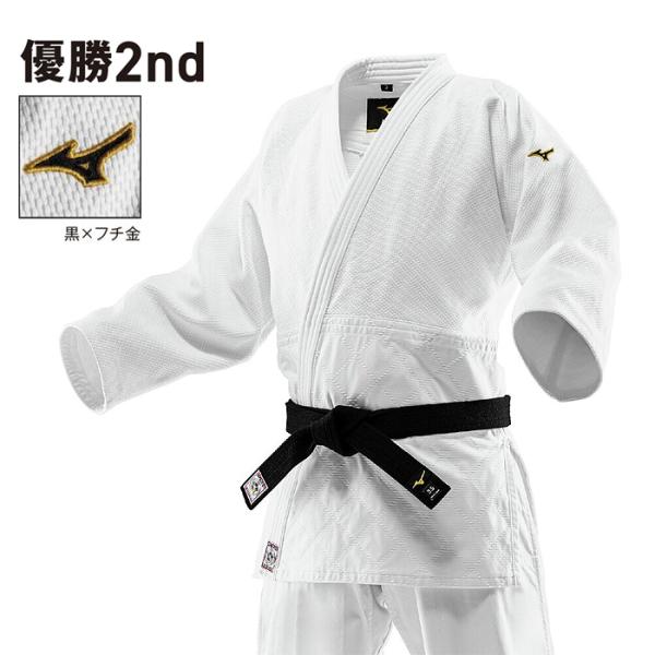 優勝2nd優勝TOPに比べ、しなやかな風合いの生地を採用。優勝TOPに使用されている設計を採用し、トップを目指す柔道家をサポート。■優勝シリーズ（実業団・大学生・高校生）■選手用■IJF主催国際大会・全柔連主催指定大会使用可■上衣：背継二重...