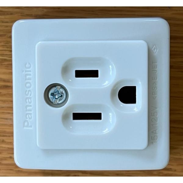 【発売日：2024年05月23日】WK3001W 接地角型コンセント(125V)ばら売り