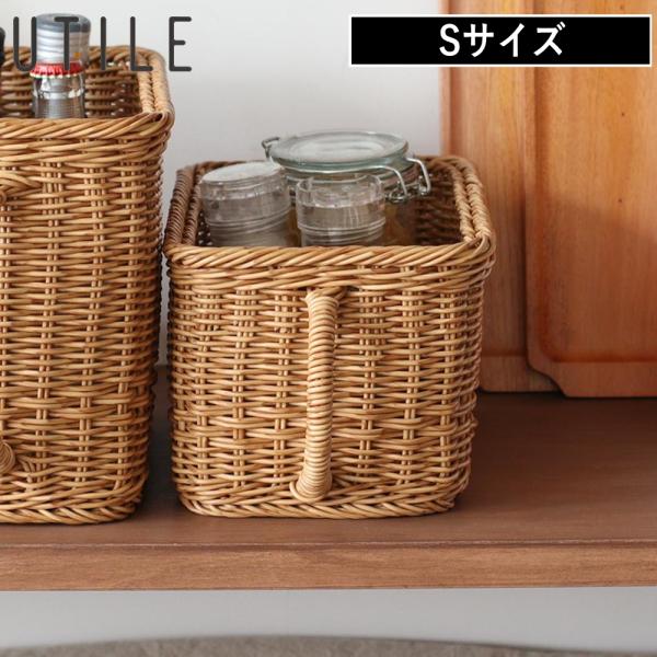 高さ約13cmのSサイズは、調味料やスパイス、小物類の整理にぴったり。細々したものをまとめて収納することで、キッチン周りがすっきり整います。取り出しやすさにこだわった、取っ手付きのストッカーバスケット。しっかりとした持ち手が付いているため、...