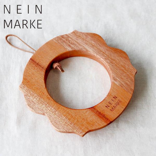 天然木のやさしい風合いが魅力の「NEIN MARKE（ナインマーケ）」より、マホガニー材を使用した鍋敷き・プレート・カッティングボードが登場。デザートやパンを並べる食卓用としてはもちろん、コスメやアクセサリーを飾るディスプレイトレイとしても...