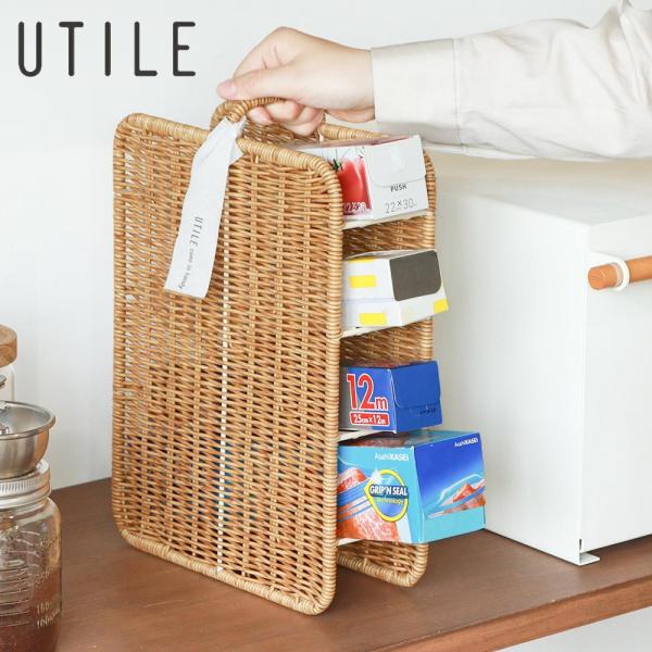 ラップやアルミホイル、フリーザーバッグなどを差し込んで収納できる縦型タイプ。コンパクトな横幅約9cmで、シンク横や冷蔵庫横など、ちょっとした隙間を有効活用できます。最大で4本まで収納できるので、調理中によく使うアイテムをひとまとめに。出し入...