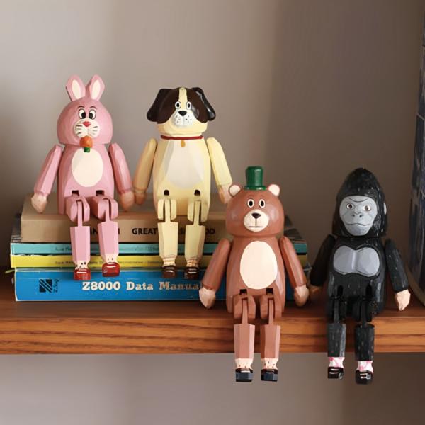 シュールで可愛い！着ぐるみおじさんの木製フィギュア動物の着ぐるみをまとった“ちょっと不思議なおじさん”たち。遊園地からこっそり抜け出してきたかのような、クマ、ウサギ、イヌ、ゴリラ……一見すると愛らしい動物たちですが、よく見ると足元からのぞく...