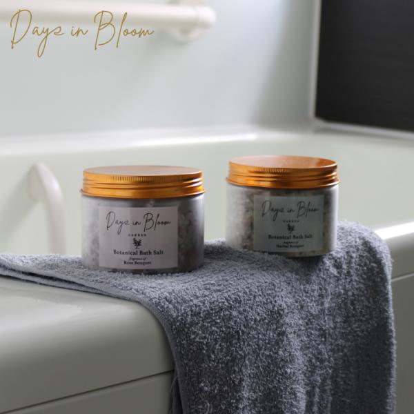 花々とハーブで五感を満たす太陽を浴びてフレッシュに力強く咲き香る花々とハーブの「庭（ガーデン)」をテーマに、五感を満たして自分をいたわるアロマケアシリーズ『デイズインブルーム ガーデン』上品なローズにまろやかなフローラルの甘さを添えた、みず...