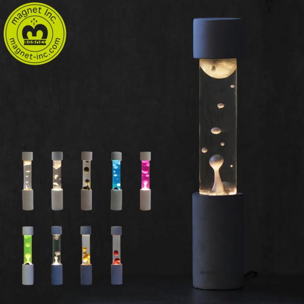 点灯すると、まるで呼吸をしているかのように、ゆったりと流動しながらコンクリートの筒の中を行き来するラバランプ。<br>静かに、そして確かに形を変え続けるその姿は、眺めているだけで心がほどけていくような、不思議な癒しを与えてくれま...