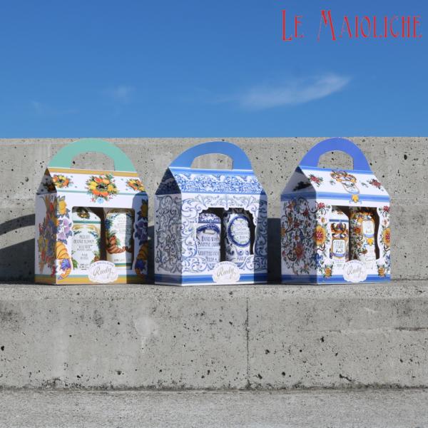 大人気のマヨルカシリーズのハンドウォッシュ・ハンドクリームのセット。イタリアのルネサンス時代に発祥した白地に色鮮やかな色彩を施したマヨルカ焼き【マジョルカ焼きとも呼ばれる錫釉陶器（すずゆうとうき） 】は、スペインのマヨルカ島を経由してシチリ...