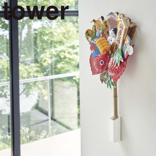 壁に簡単固定。置き場所に困りがちな熊手や福笹等を簡単に収納することができあｍす。福笹のような高さがあって設置の際に安定しない場合には、付属の留め具がありますので、ばっちりと見映えの良い角度で固定することも可能。当店では、ドライフラワーの壁面...