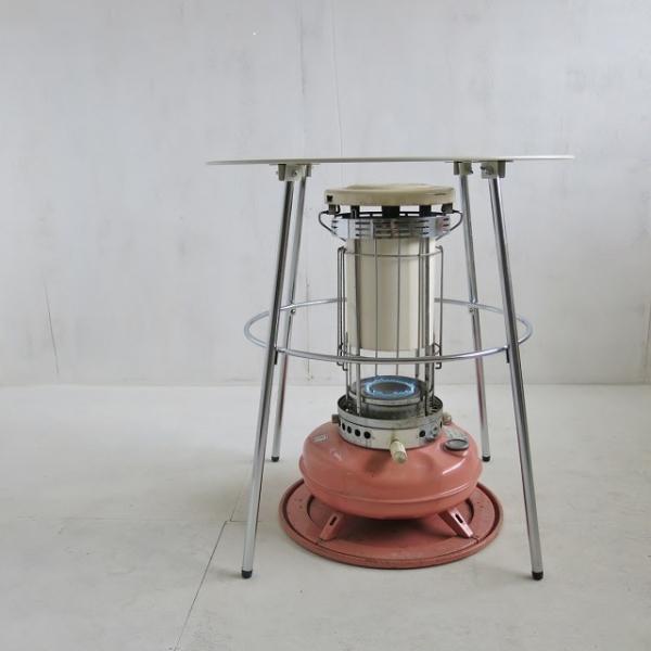 サイズテーブル：外径575mm（内径325mm）高　　さ：610mm設置面積：450mm×450mm重　　量：3400g材　　質：テーブル＝鋼鉄材　　　　　パイプ脚＝クロームメッキ色　　彩：オフホワイト（アクリル焼付塗装）生 産 地：新潟県...