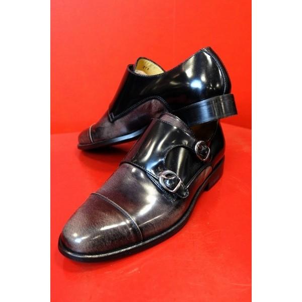 「イル・カンパゴ　ダブルモンクストラップシューズ」IL CAMPAGO（イル・カンパゴ）は、イタリア・ナポリに自社工場をもつ老舗シューズファクトリーメーカーです。ミラノをはじめ、イタリア各地に直営店をもち、世界中のブランドシューズのOEM生...