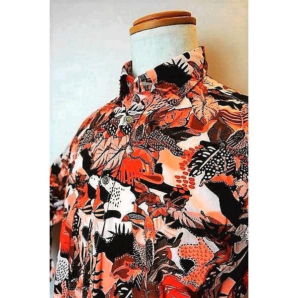 メンズファッション　ブランド「OSVALDO TRUCCHI　プリント柄隠れボタンダウンシャツ」フィレンツェ出身のデザイナーが創業したシャツファクトリー「オズバルド・トルッキ」。ボタニカルプリント柄の隠れボタンダウンカラーシャツです。裾はラ...