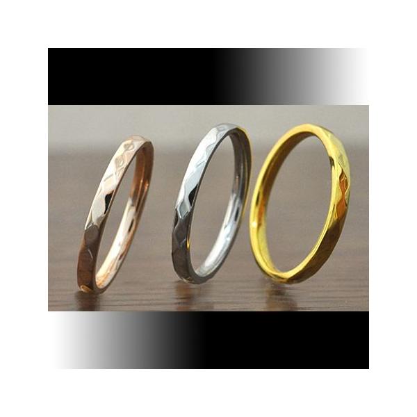 【発売日：2026年01月05日】オリジナル刻印無料、２点セットのペアリングです。ひし形のダイヤカットを施し、光の反射で指輪がきらめきます。シルバー、イエローゴールド、ピンクゴールドの３色をご用意しました。重ねづけにもオススメ！ ステンレス...