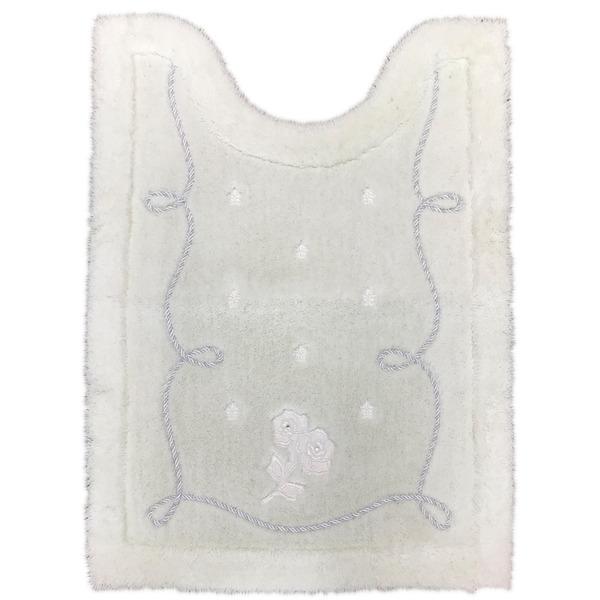 レース調の豪華な花の刺繍にラインストーンが輝いています。銀糸入りのロープを使い豪華さを演出しています。裏面：スベリ止め加工付き。抗菌防臭素材。【商品仕様】サイズ：約80×60cm素材：アクリル100％(抗菌防臭素材)