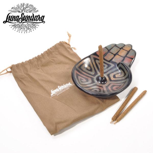 Luna Sundaraオリジナルのユニークな陶器製インセンスホルダーModelo Mano(手形モデル)。ペルー北部にある町Chulucanasの陶器職人Luis H. Sandoval氏によるハンドメイド作品です。土をこね、ろくろで成形...