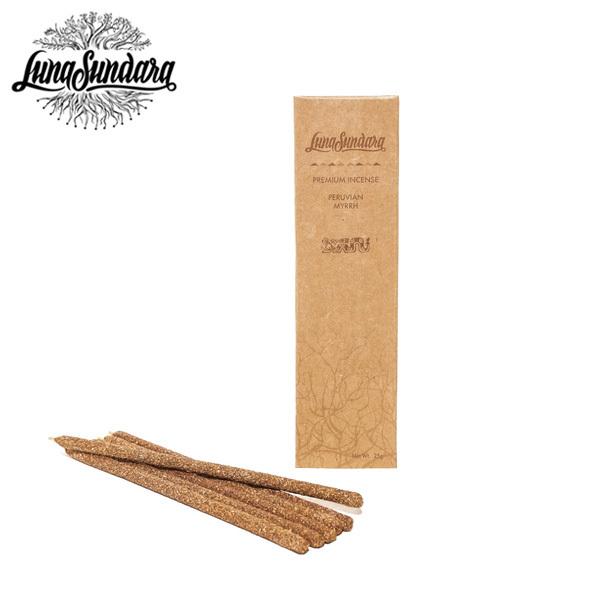 100%天然成分から作られるサステナブルなワイルドクラフトインセンスシリーズ。こちらは樹脂を含むペルー産ミルラを粗いパウダー状に加工し、アカシアの木から採れるナチュラルガムを練り合わせて作られたお香、ペルーの職人によって1本1本丁寧に手巻き...