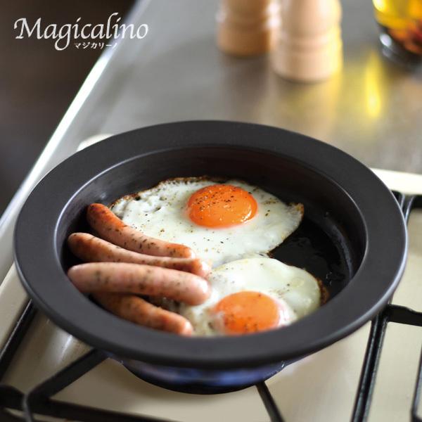 レンジなのに焼き目も付けることが出来るお皿です。電子レンジやオーブン、直火での調理が可能です。調理してからそのままお皿として食卓へ出せるので便利です。【商品詳細】サイズ：約幅20×奥行20×高さ3.8cm重量：約460g材質：耐熱陶器生産国...