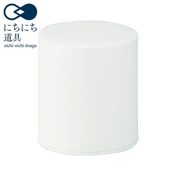 伝統ある茶缶に今のキッチンスタイルにあうカラーをのせましたフラットな形状は職人の高い技術シンプルでコンパクトなので茶筒のみでなく、あらゆる用途に使用可能光を通さず、においが移りにくい湿気や酸化を防止するスチール製中蓋付サイズ:径8.3xH9...