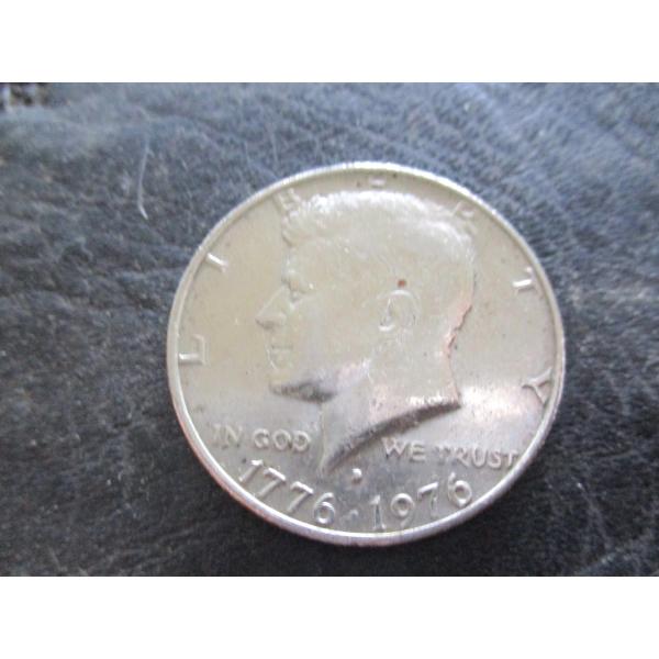 【５０セント硬貨 (アメリカ合衆国)】２００周年記念（１７７６〜１９７６）ケネディ ハーフダラー ＪＦＫ《サイズ》　径約３０．５ｍｍ、厚み約２．１ｍｍ、約１１．２ｇ（実寸）《状　態》　Used品ＢＢ（経年劣化・使用感あり 当店主観）◆◆付属...