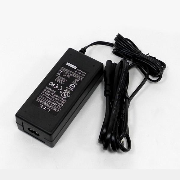 キュッパ用ACアダプタ・交換用のACアダプタです。規格入力：100V〜240V AC50/60Hz出力：DC15V 3.3A外形寸法：W6.2×D9.7×H3.3（突起部除く）重量：約350gケーブル長：AC側 1.8M / DC側 1.5M