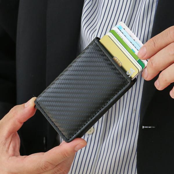 ＼スマートビジネスマンに／トリガー式でカードがシャキーン！欲しいカードが思いのままに飛び出します。デキる男を演出する、ミニマムカードケース。4つのポイント1）高機能デザイン・メタルカードホルダー5〜7枚のカードを収納可能。トリガー式で、シュ...