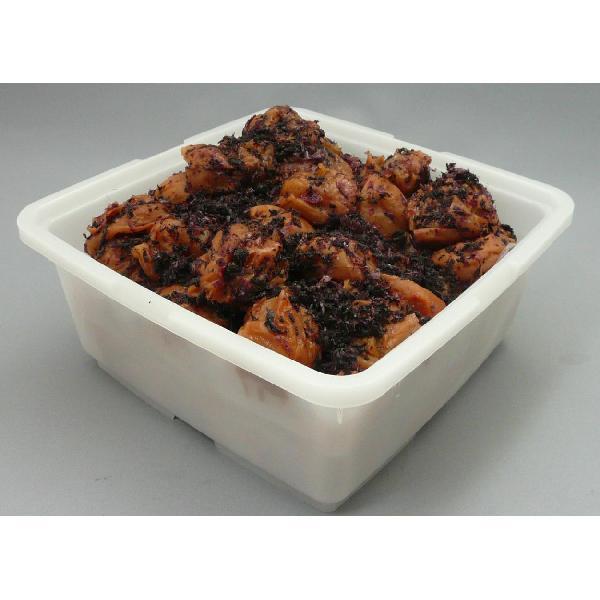 紀州南高梅・みかん蜂蜜使用作業工程で樽の底で形のくずれた梅干しを国産の「蜂蜜」と「紫蘇」と「鰹節」でじっくり熟成させました。見た目だけで、お味は正規品と変わりません。自家農園栽培の紀州南高梅を使用した、長生き屋商店こだわりのかつお梅干しをお...