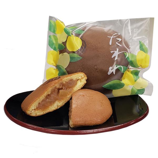信州のりんごを使ったたむらのお菓子。りんごの酸味と旨みを引き出す事を一番に考え、シナモン、イタリア産レモン果汁を加え、まるでアップルパイのような餡に仕上げました。りんご餡にあうどらやきの皮にあわせました。りんごのへたの焼印がパッケージ越しに...
