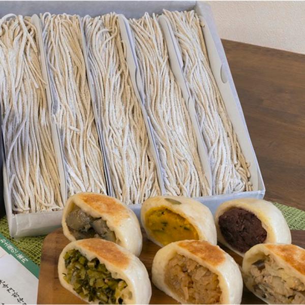 【そば】北信濃（信濃町、高山村、飯山）の農家を契約栽培をした、秋そば（玄そば）を使用した手打ち生そば。打ち立てを急速冷凍しお届けいたします。【おやき】厳選された材料を使い、ふっくらもちもちの皮でつつみ蒸しあげました。皮は香ばしくもちもち、具...