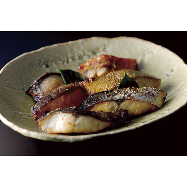 下鴨茶寮特製の味噌床に厳選した魚を丁寧に漬け込み、料亭の技で焼き上げました。※お届けまでに1週間から１０日前後かかります※他商品との抱合せ・二重包装はできません【セット内容】６切（銀だら・ぶり・銀鮭・サワラ・赤魚・銀ひらす）【賞味期限】冷凍...