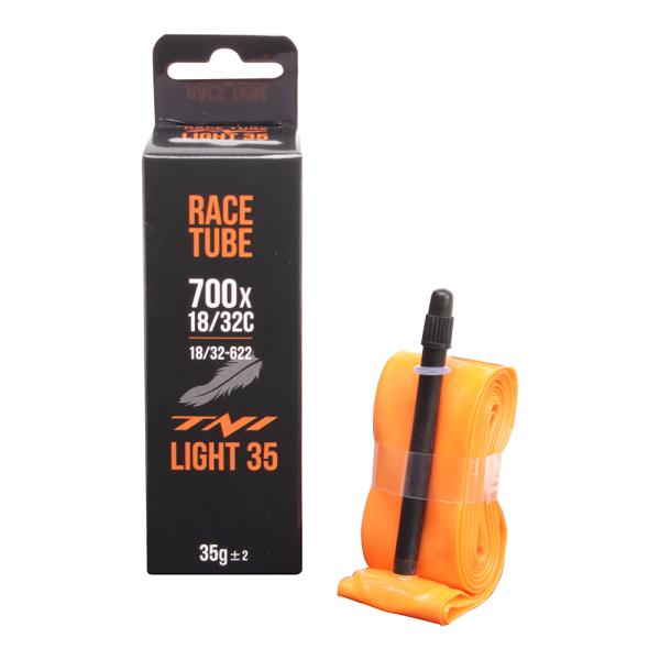 ドイツに本社を置く総合化学会社BASFのマテリアルを使用した軽量TPUチューブ。耐熱性も高く、リムブレーキ仕様のホイールにも使用できます。軽量で薄く柔らかいTPUは、耐パンク性に優れているだけでなく、快適な乗り心地と良好な転がりを味わうこと...