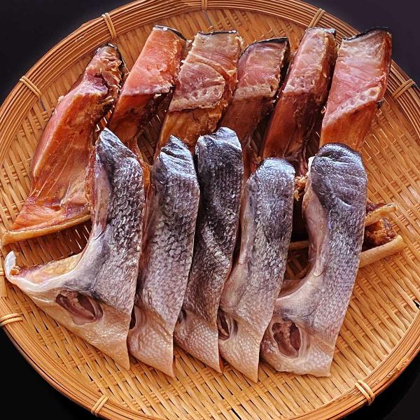 『塩引鮭(塩引き鮭)』は保存料を一切使用せず、鮭と塩のみを原料に新潟村上特有の冬の季節風に晒して鮭本来の味の凝縮と旨味の熟成を促したもので、この熟成により生の鮭にはない味わいを醸し出しています。■名称：鮭塩干品■原材料：秋さけ(国産)、食塩...