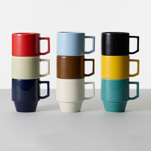 カラフルなカラーバリエーション。大人の色合いながらも、子供の遊ぶTOYブロックのように組み合わせて楽しめます。マグの持ち手は、手になじむように試行錯誤を繰り返して握りやすく設計されていて、安定感があります。スタッキングでき、洗いやすく丈夫な...