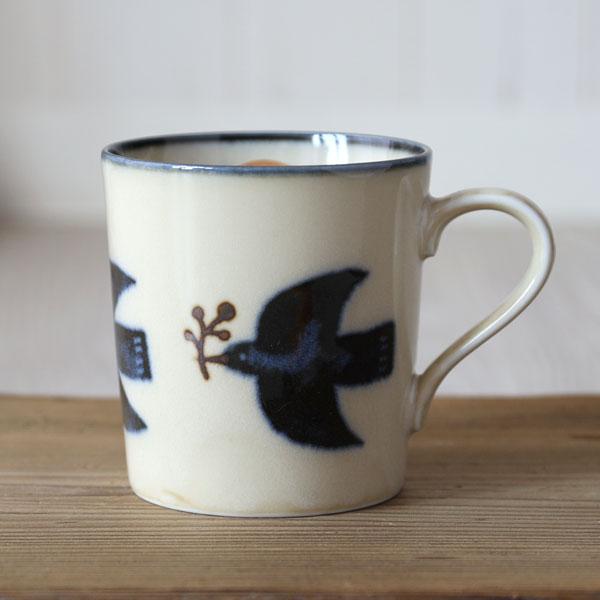 フィンランド語で”kukka（クッカ）”はお花、”lokki（ロッキ）”はカモメを意味します。北欧ヴィンテージのような佇まいのテーブルウェア。素材を工夫し、一般的な食器よりも軽い器を作りました。マグはたっぷり容量の300ml。マグ自体が軽い...