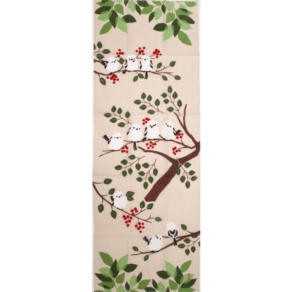 木の上で仲良く並んでおしゃべりを楽しむシマエナガたち。「捺染(なっせん)」技法とは、型を作ってその型の上から染料を刷り込んで染める技法のことをいいます。型を使用するため、注染染めに比べて細かな柄まで表現できるのが特徴です。捺染技法は片側だけ...